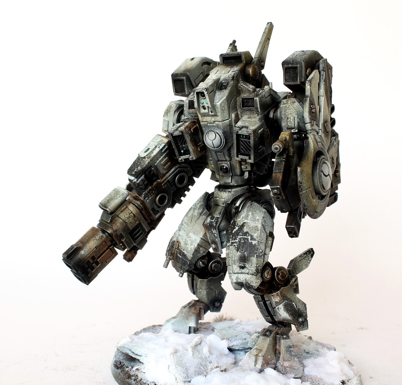 Showcase: Tau XV104 Riptide Battlesuit - Tale of Painters