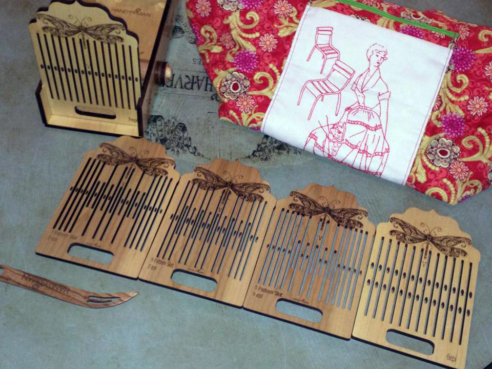 She's just a girl who creates...: Some box loom designs from Handywoman