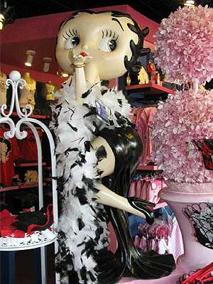 Universal Landing: Betty Boop Store/Boop Oop A Doop