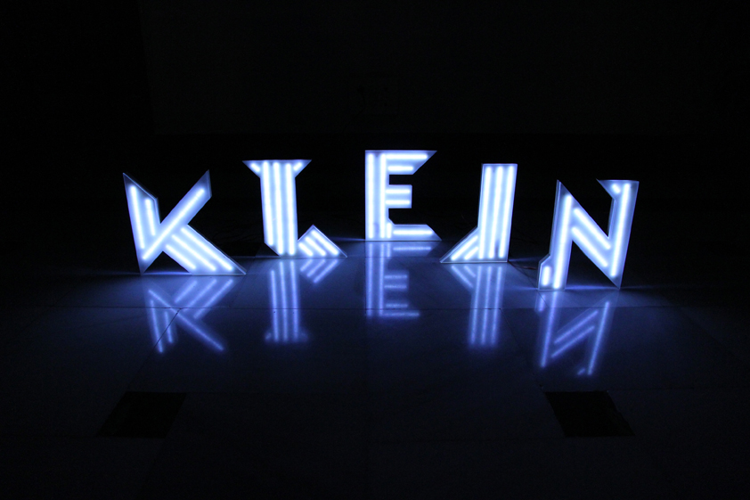 Dosdetres: Rótulo Klein