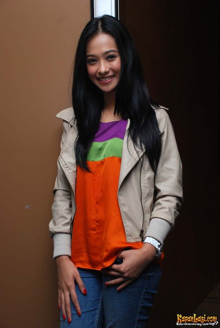 PROFIL DAN ALBUM POPPY BUNGA