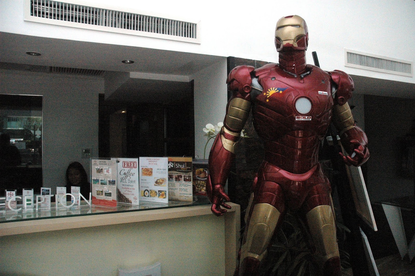 DUDE FOR FOOD: A Hero's Welcome at Heroes Hotel
