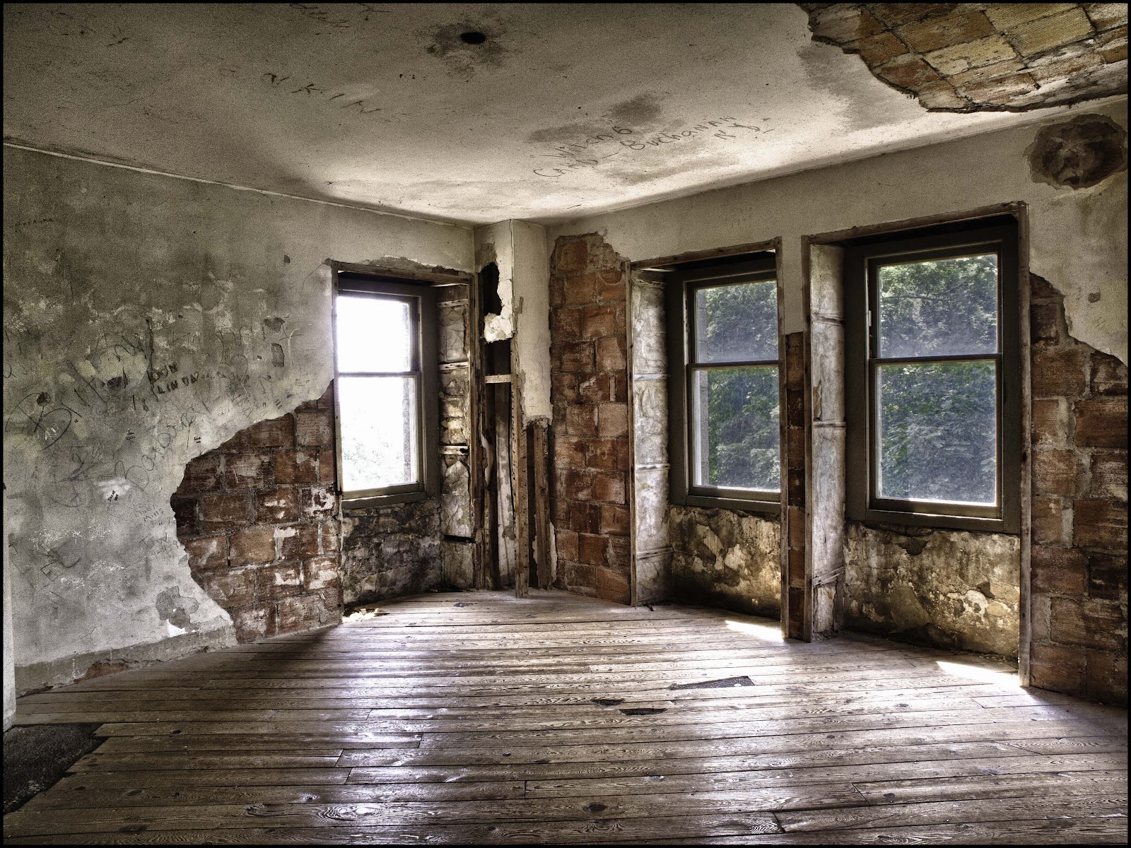 A Castle in the Thousand Islands: The Rooms that are not refurbished