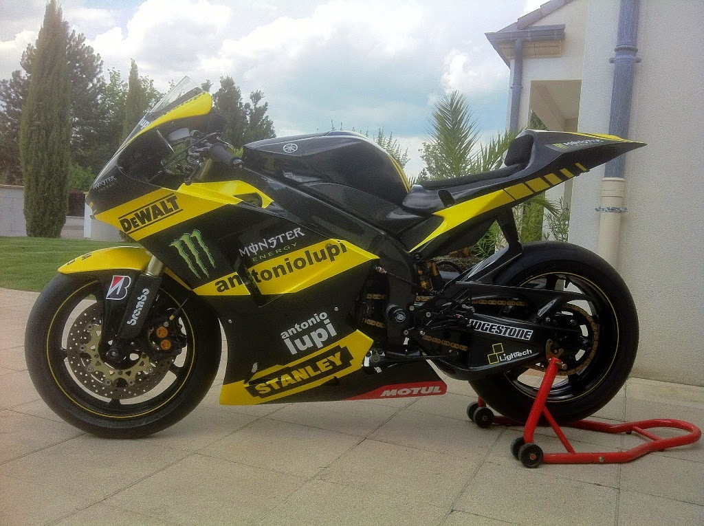 これぞYZR-M1仕様！ YZF-R1にM1シートカウルカスタムなどのご紹介！