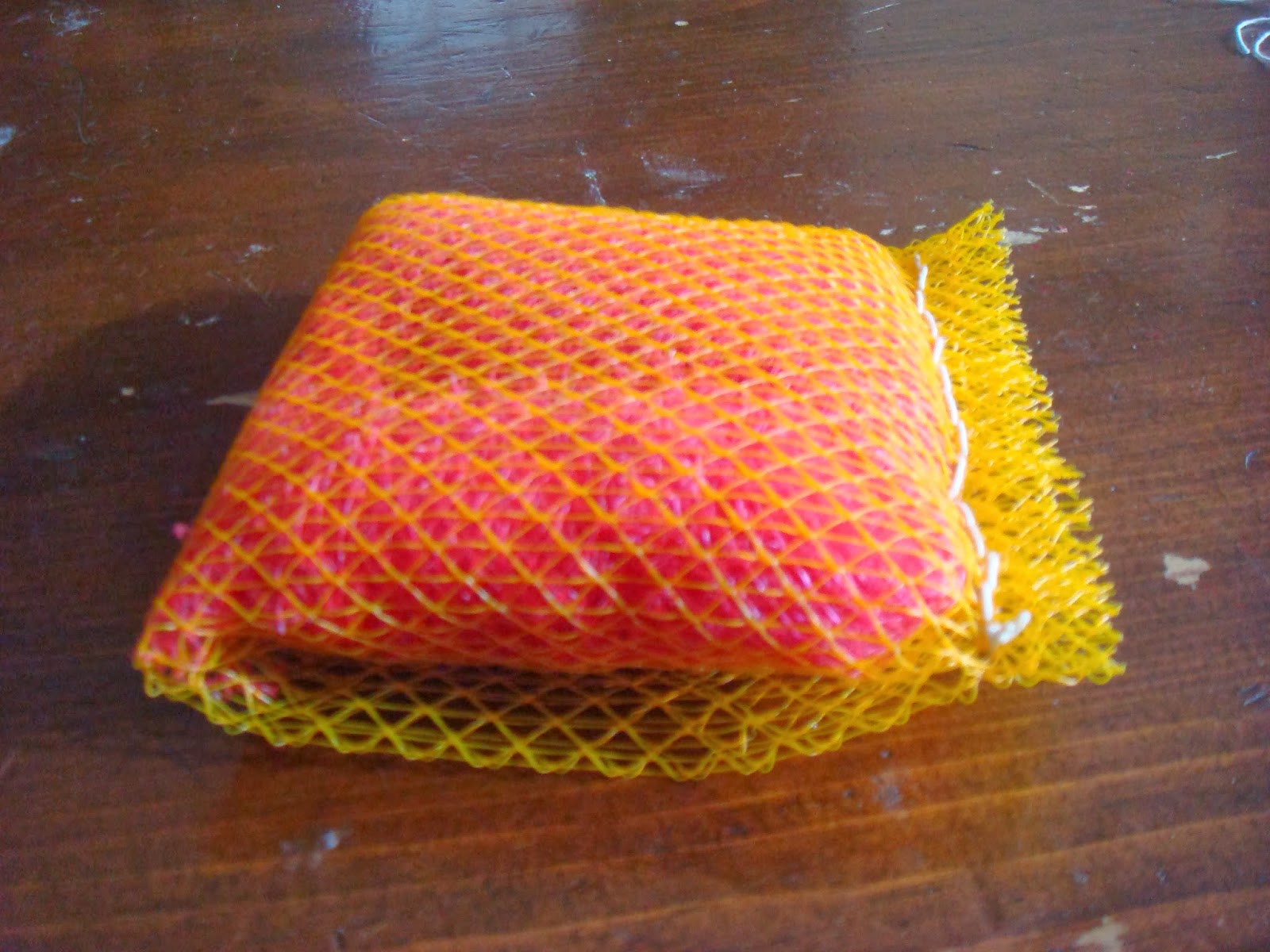 On Growbox Hill: How to make recycled net bags into a scrub pad