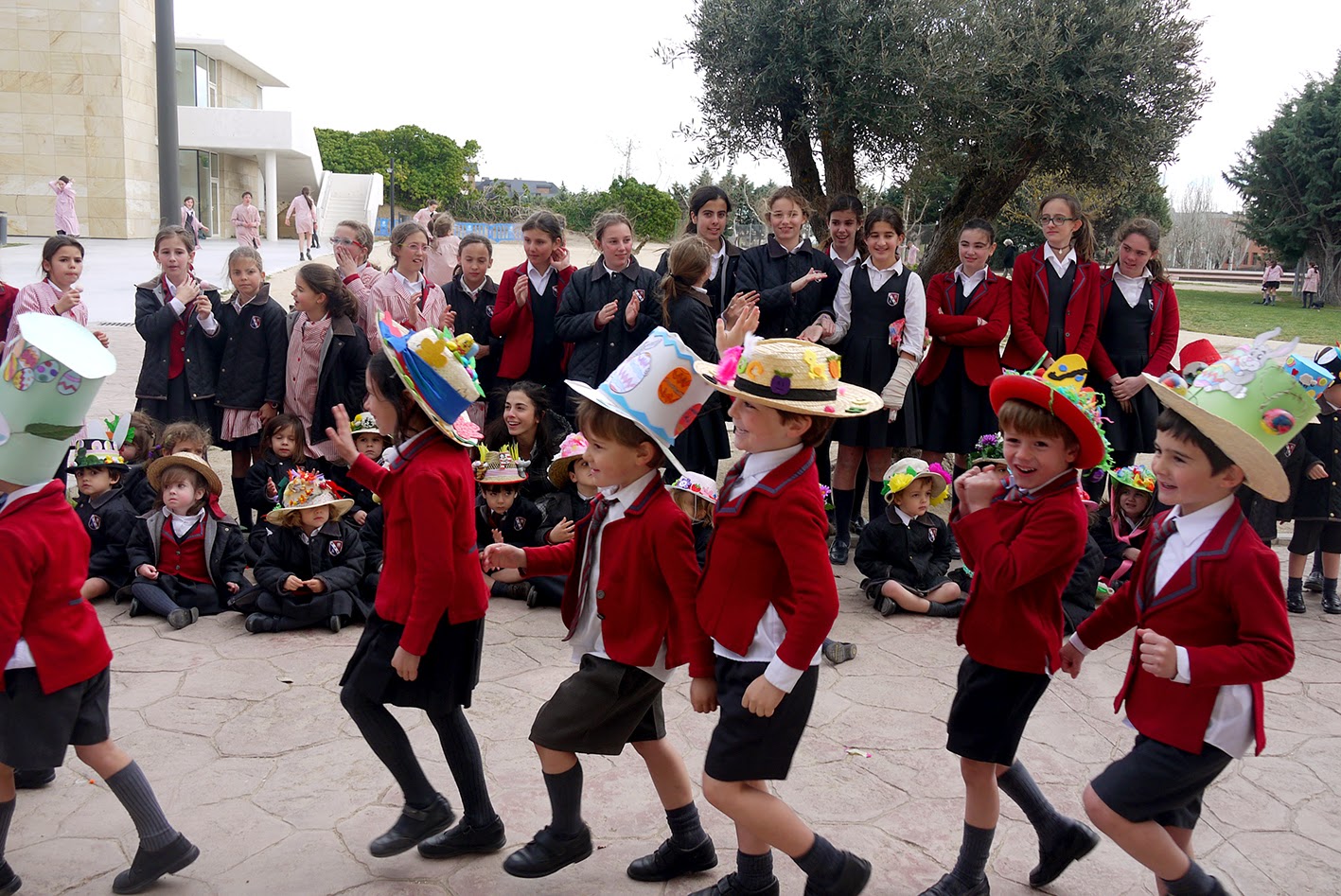 Alegra British School: Easter Bonnet Parade: sombreros de Pascua geniales