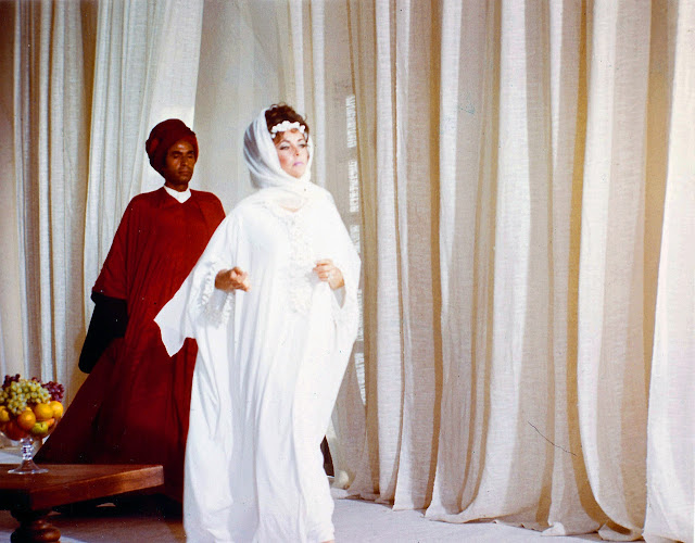 Elizabeth Taylor: On the set of "Boom"