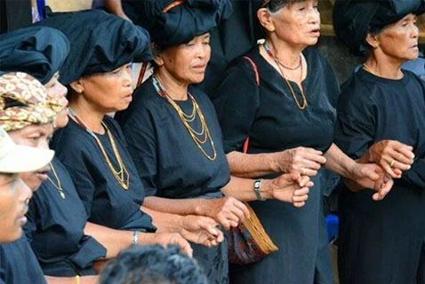 Sejarah dan Budaya: BADONG (Sebuah Tari dan Nyaynyian Kedukaan di Tana ...