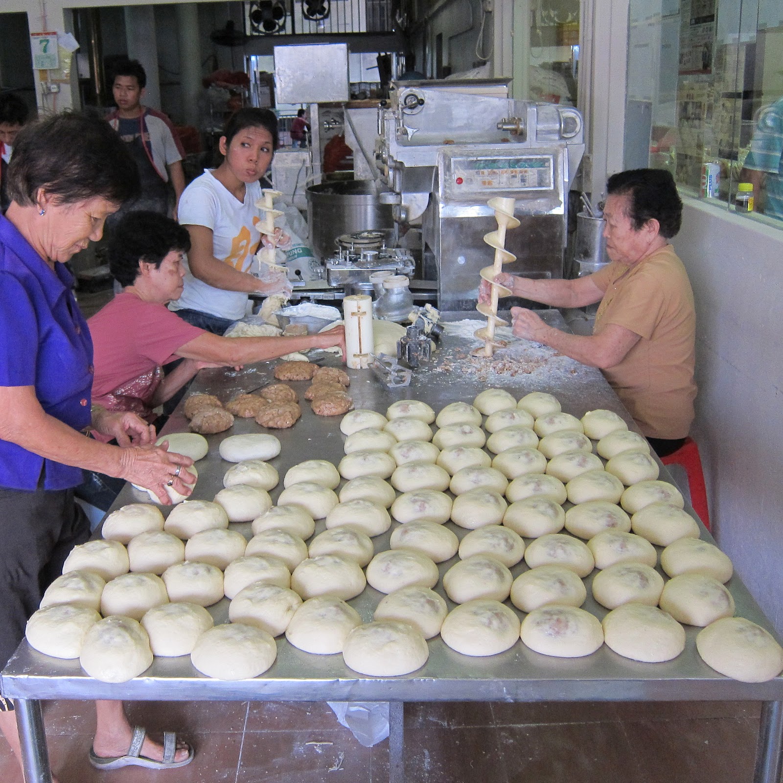 Traditional Foochow Biscuits 福州光饼 @ Eng Hin in Yong Peng, Johor |Tony ...