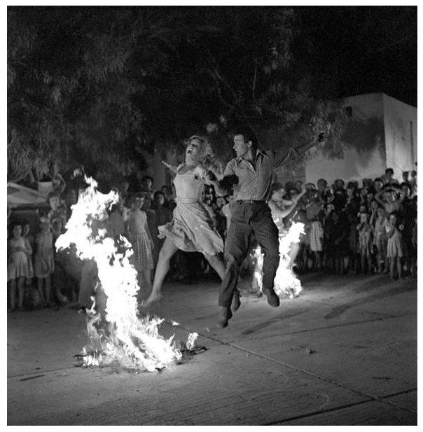 Ιδιωτική Οδός: ΟΙ ΜΠΑΛΛΟΙ ΤΟΥ ΜΑΝΟΥ ΧΑΤΖΙΔΑΚΙ ΣΤΗΝ "ΜΑΝΤΑΛΕΝΑ" ΤΩΝ ΦΩΤΩΝ