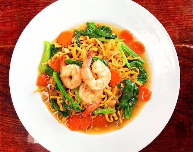 Thai Cooking with Sunshine : Lad Nar Shrimp!