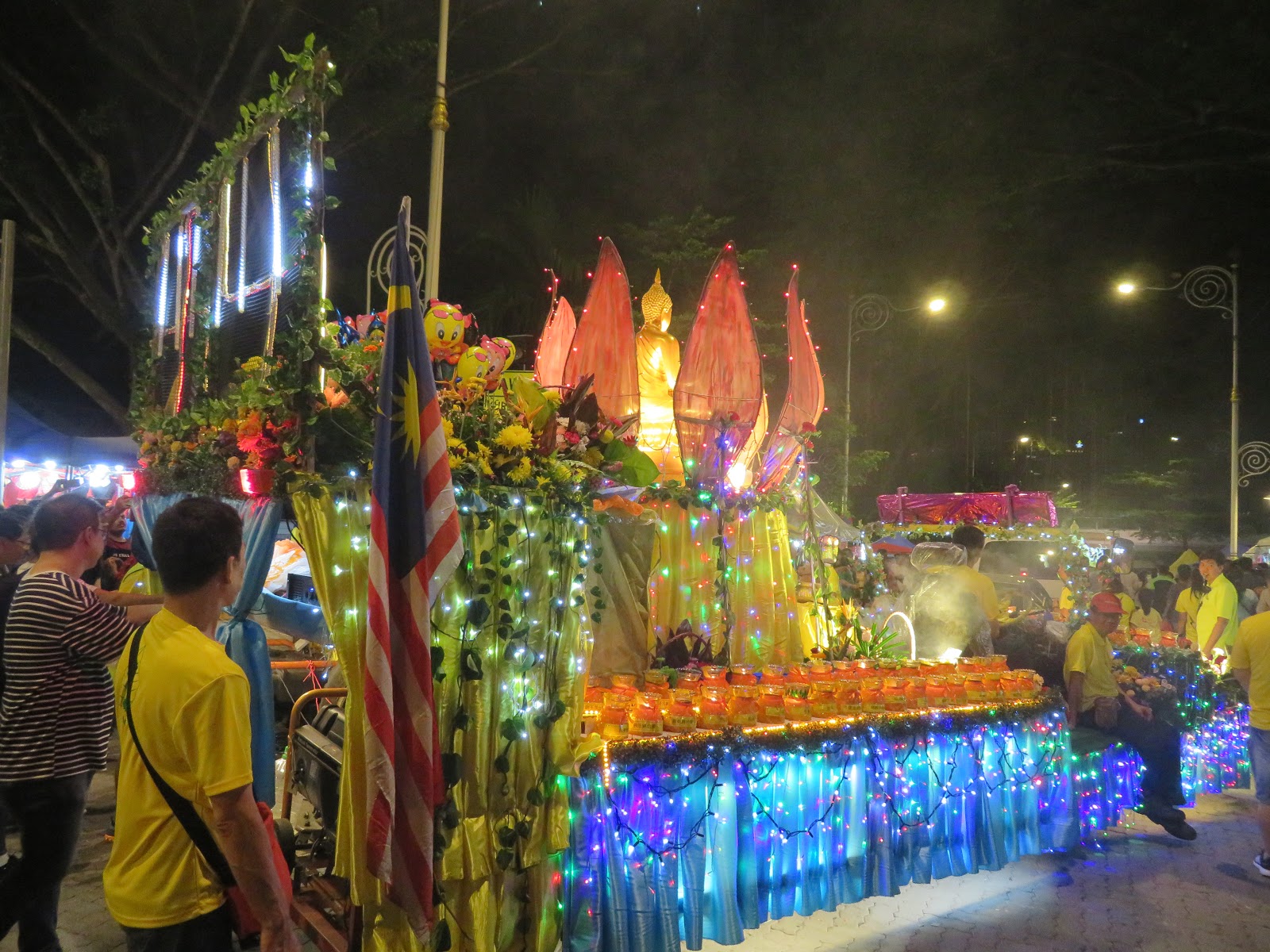 Kee Hua Chee Live!: WESAK DAY PROCESSION WHICH STARTED FROM MAHA VIHARA ...