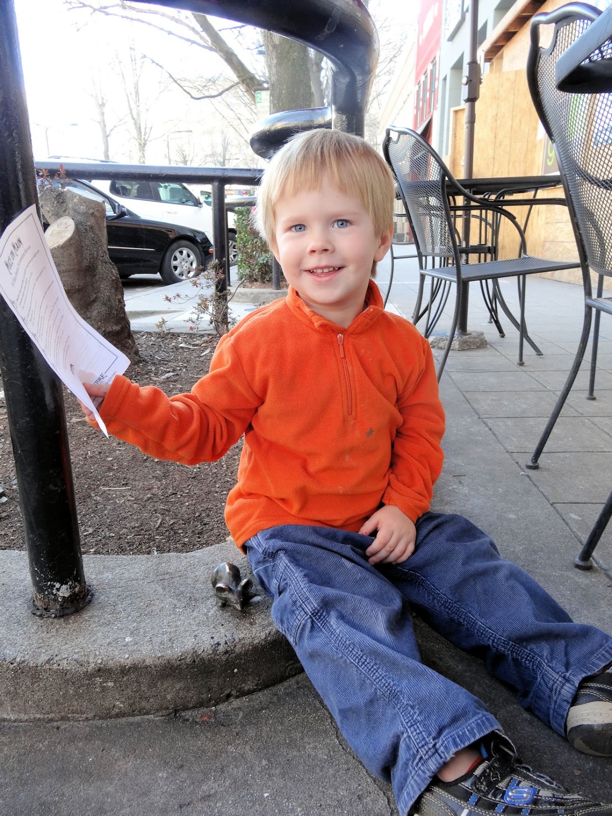 Femme au foyer: Mice on Main - a scavenger hunt