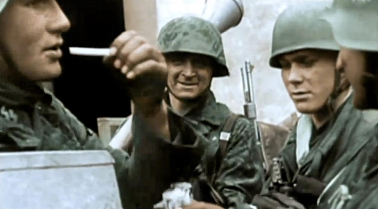 Third Reich Color Pictures: German Soldiers Smoking in Color