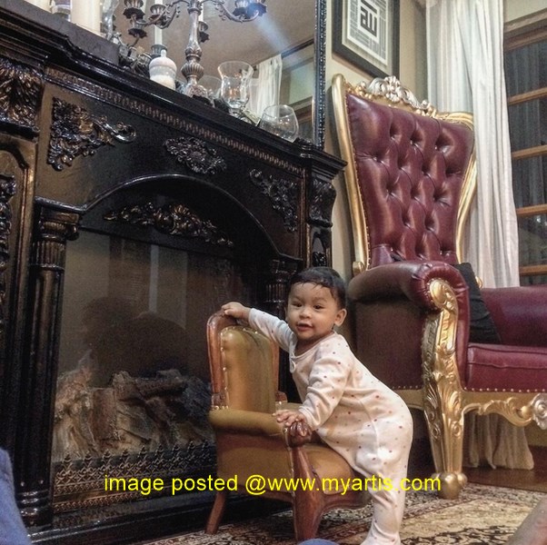 MYARTIS.COM | MYARTIS | MY | ARTIS: BLACK HANIFAH BAKAL TIMANG ANAK KEDUA