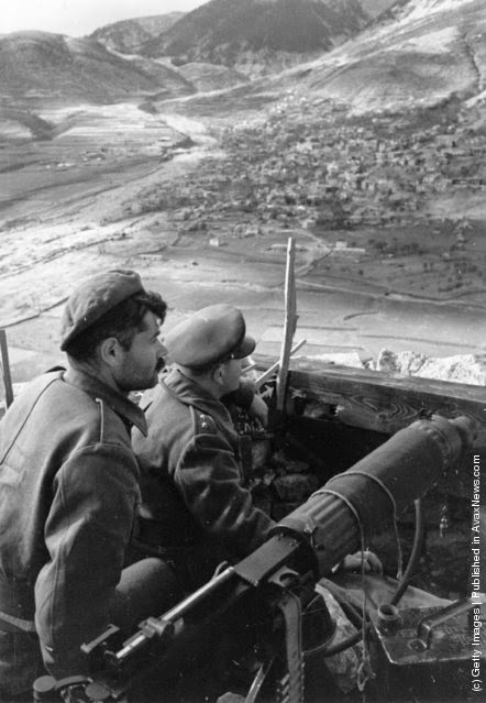 27 Black and White Photos of Greek Civil War in the 1940s ~ Vintage ...