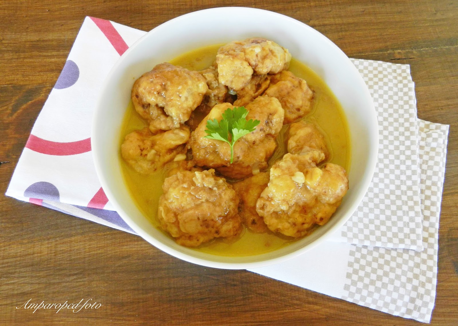 Cocinando en casa: Coliflor rebozada en salsa