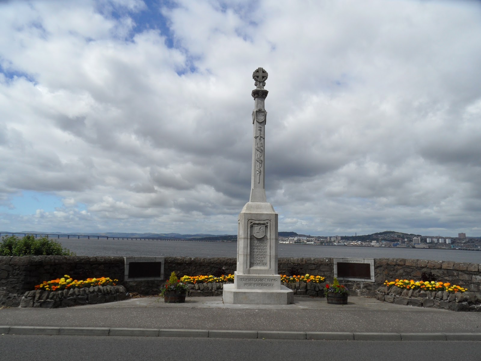 Dundee Photos - City of Discovery: The War Memorial - Newport-On-Tay ...