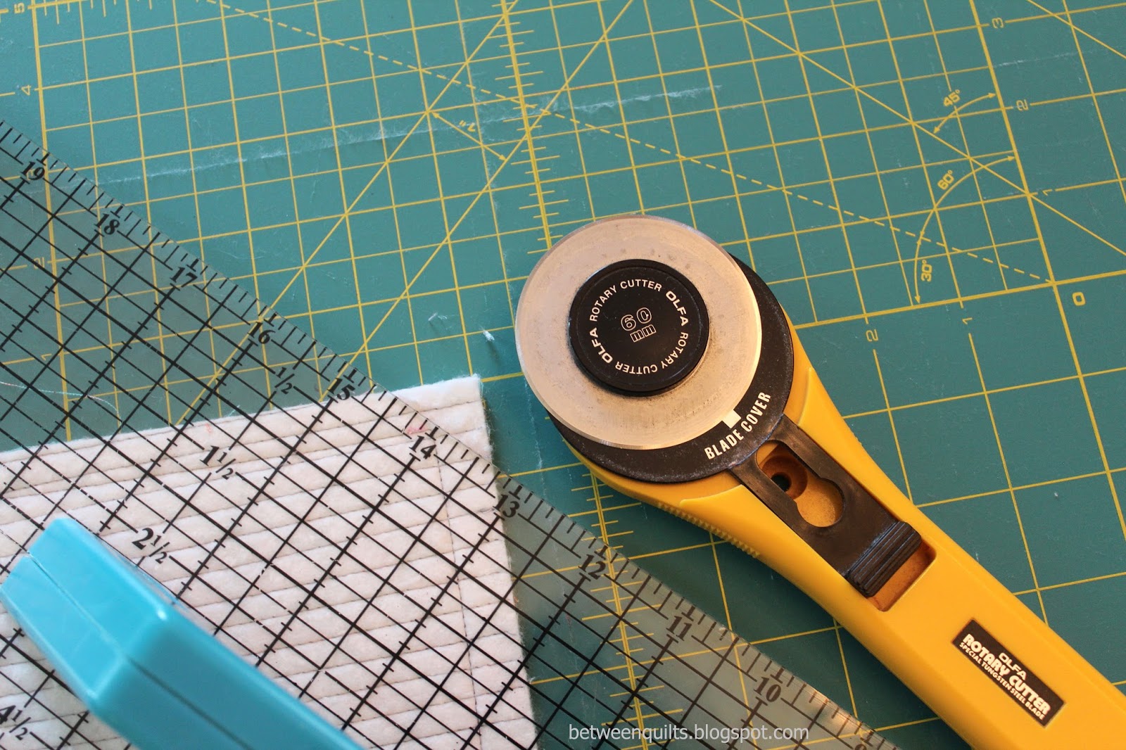 Between Quilts: Tutorial: Tablet Carrying Case