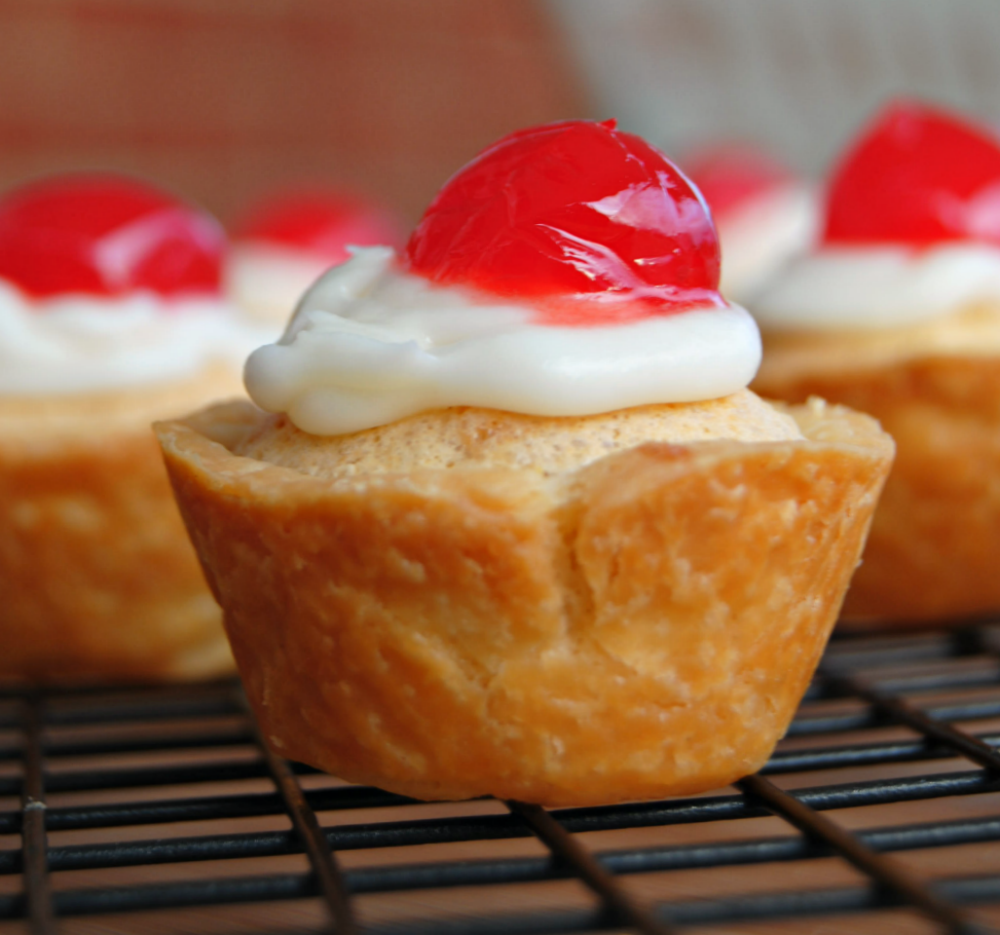 SteakNPotatoesKindaGurl: Mini Almond Tarts