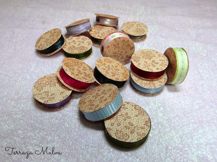 DIY: Cómo ordenar las cintas de una forma bonita | Manualidades