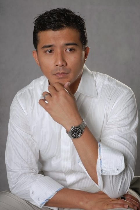 News Info Malaysia: Anak-anak Aaron Aziz selepas solat maghrib..