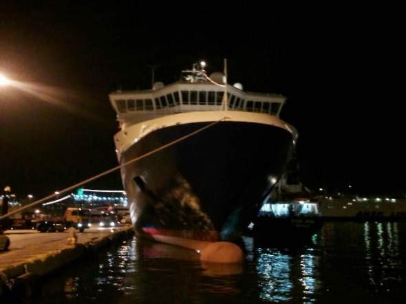 ΚΑΘΗΛΩΜΕΝΟ ΣΤΟ ΛΙΜΑΝΙ ΚΑΡΛΟΒΑΣΟΥ ΤΟ ΠΛΟΙΟ "ΜΥΤΙΛΗΝΗ. ΣΠΑΝΕ ΟΙ ΚΑΒΟΙ ΤΟΥ ...