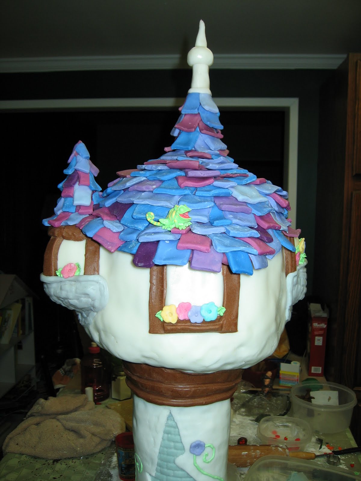 The Lennertz Six: "Tangled" tower Birthday cake