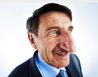 Book of Guinnes World Record: World Longest Nose (mehmet Ozyurek)