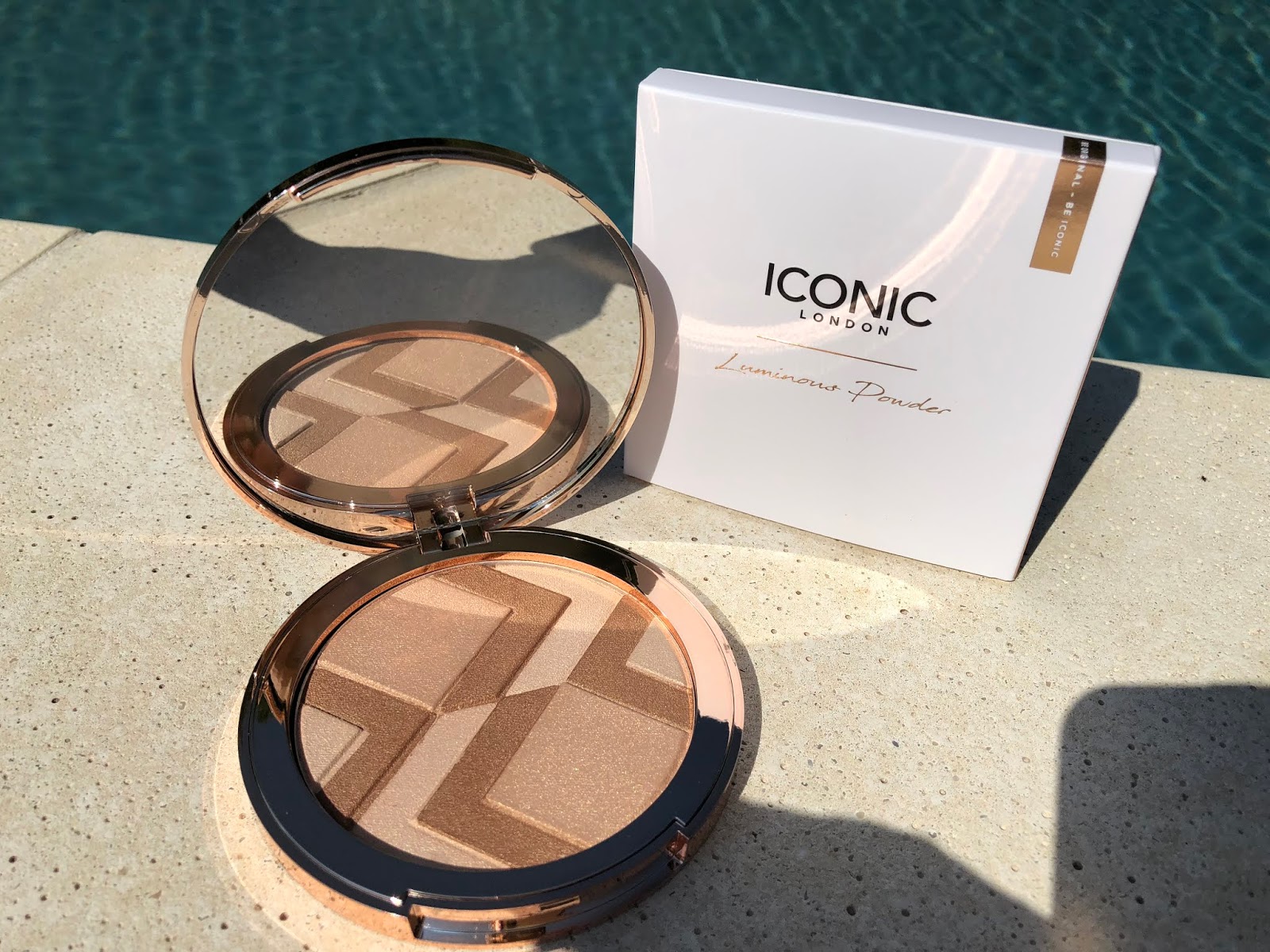 La Luminous Powder et le Pro Puff de ICONIC London