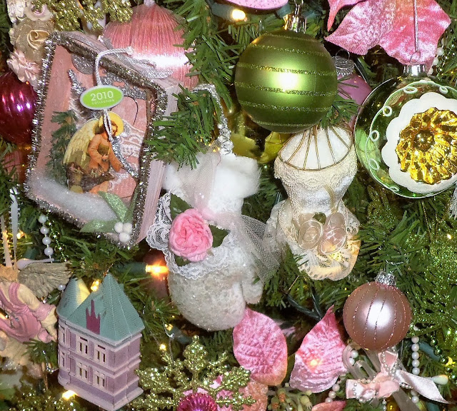 A DEBBIE-DABBLE CHRISTMAS: Craft Room Tree, Christmas Home Tour 2016