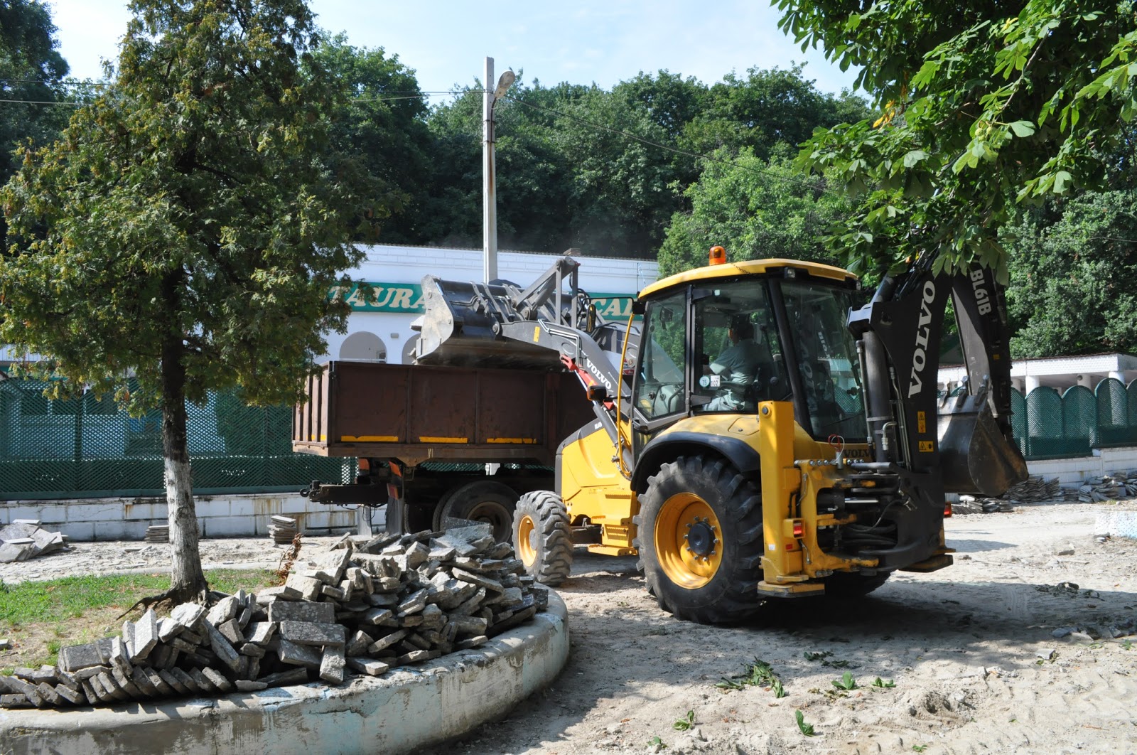 ACTUALITATEA CALAFETEANĂ: Au inceput lucrarile de reabilitarea ZONEI ...
