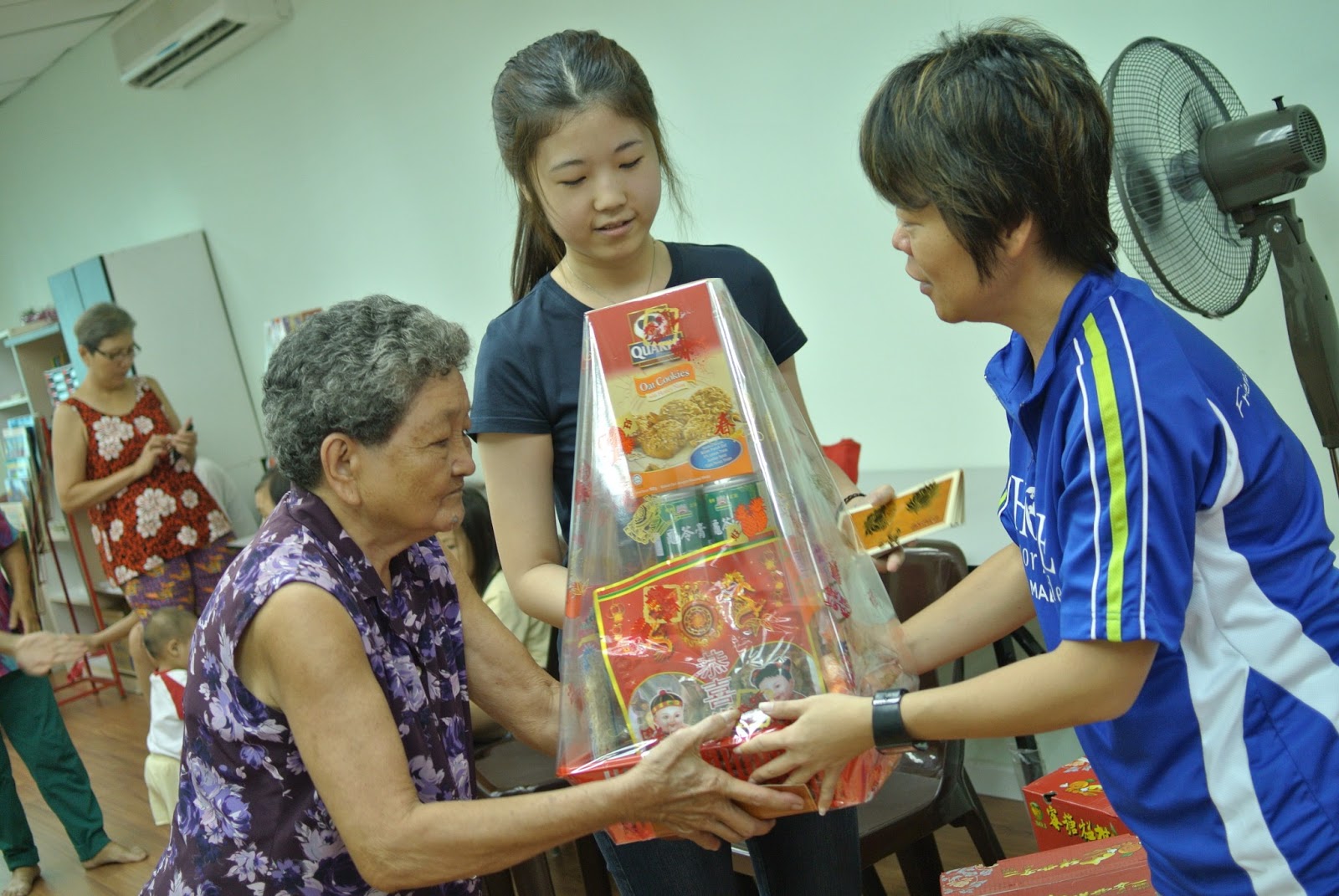 HOPE worldwide Malaysia: CNY Gifts to the Poor & Needy