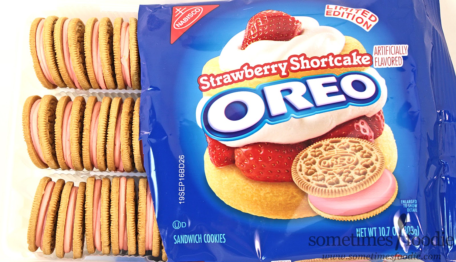 Sometimes Foodie: Strawberry Shortcake Oreos - Walmart