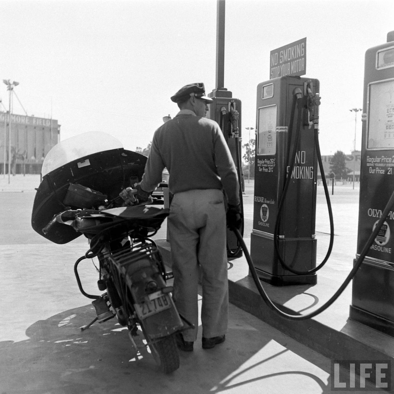 Gilmore Oil’s Gas-A-Teria, One of the First Self Serve Gas Stations in ...