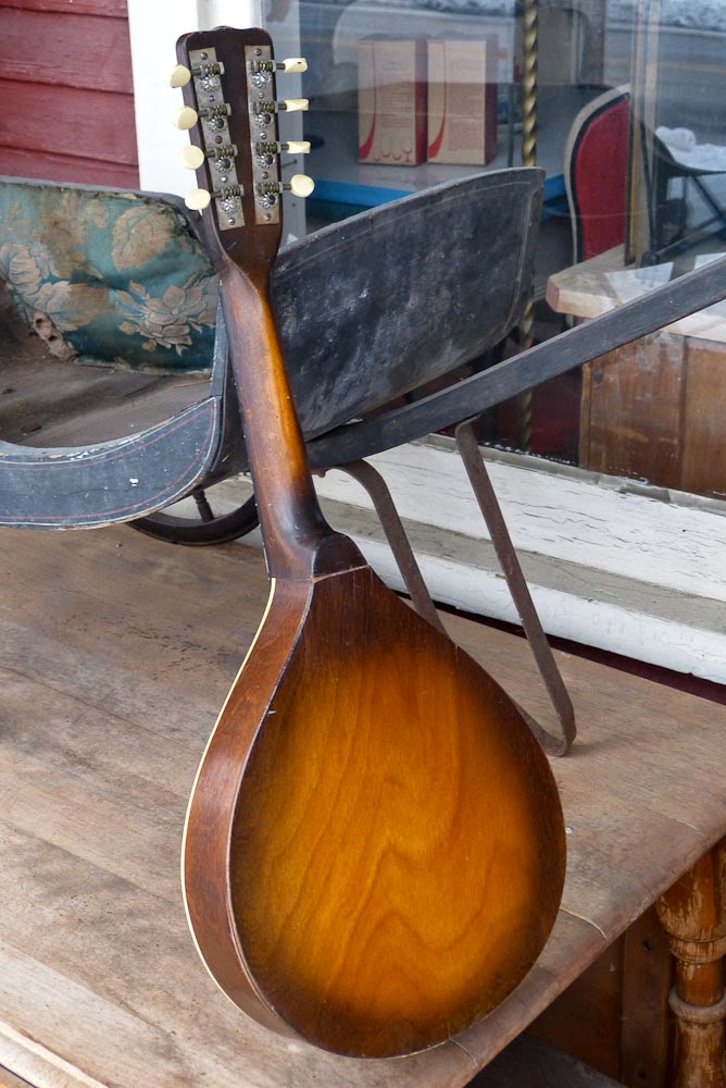1930s Regal-made MayBell #32 Flatback Mandolin