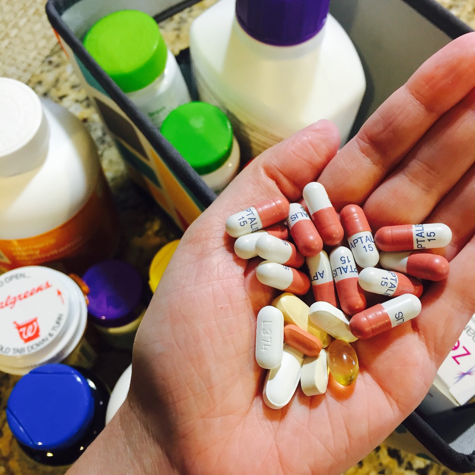 jigglyknits: Pills, Pills, and More Pills (plus a bunch of other stuff)