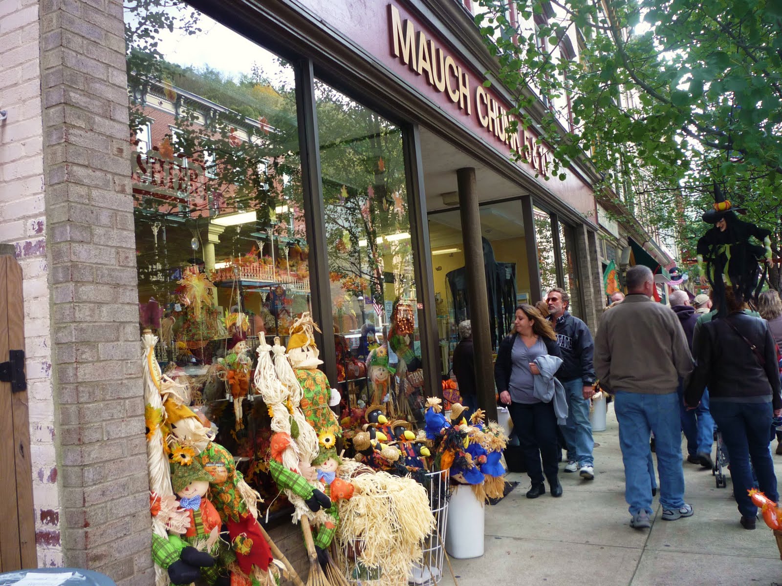 Moonbeams in a Jar: Fall Foliage Festival in Jim Thorpe, Pa