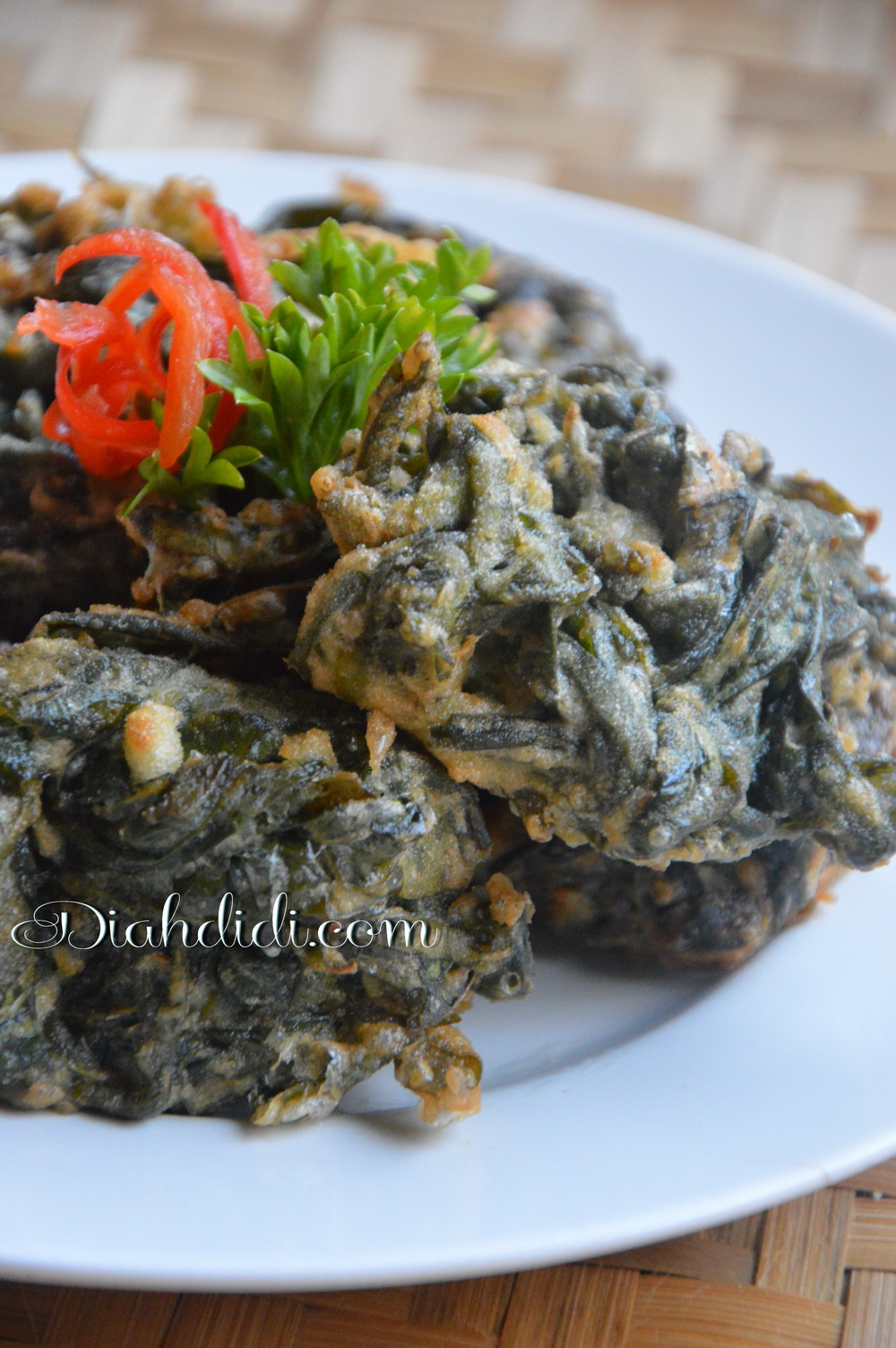 Diah Didi's Kitchen: Bakwan Daun Singkong