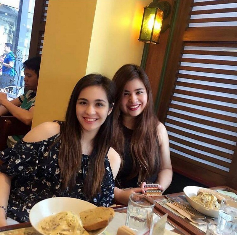 Philippine Reader: Meet The Beautiful Wife And Children Of Actor ...