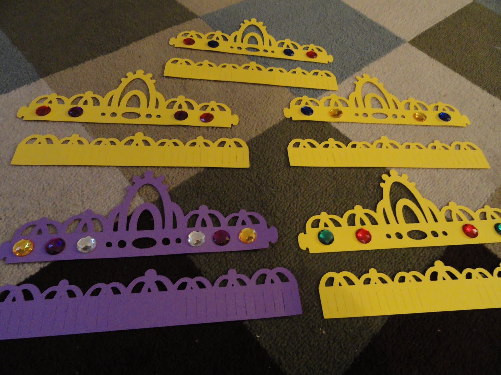One Hot Crafty-Momma: Birthday Crowns