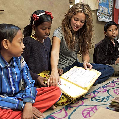 Fashion & Celebrities: Shakira Personal life and pictures