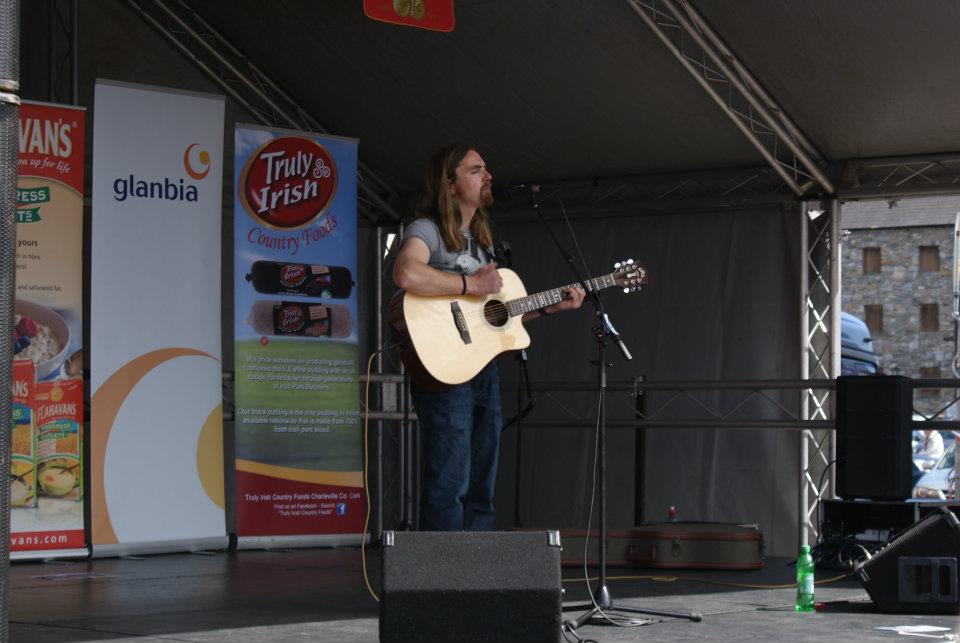 Matthew Tull Guitar player Lismore guitar player Matthew tull lismore