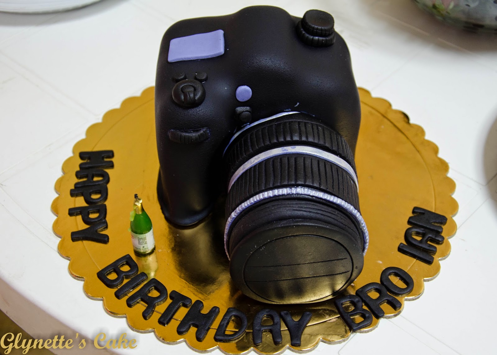 Glynette's Cake: CAMERA