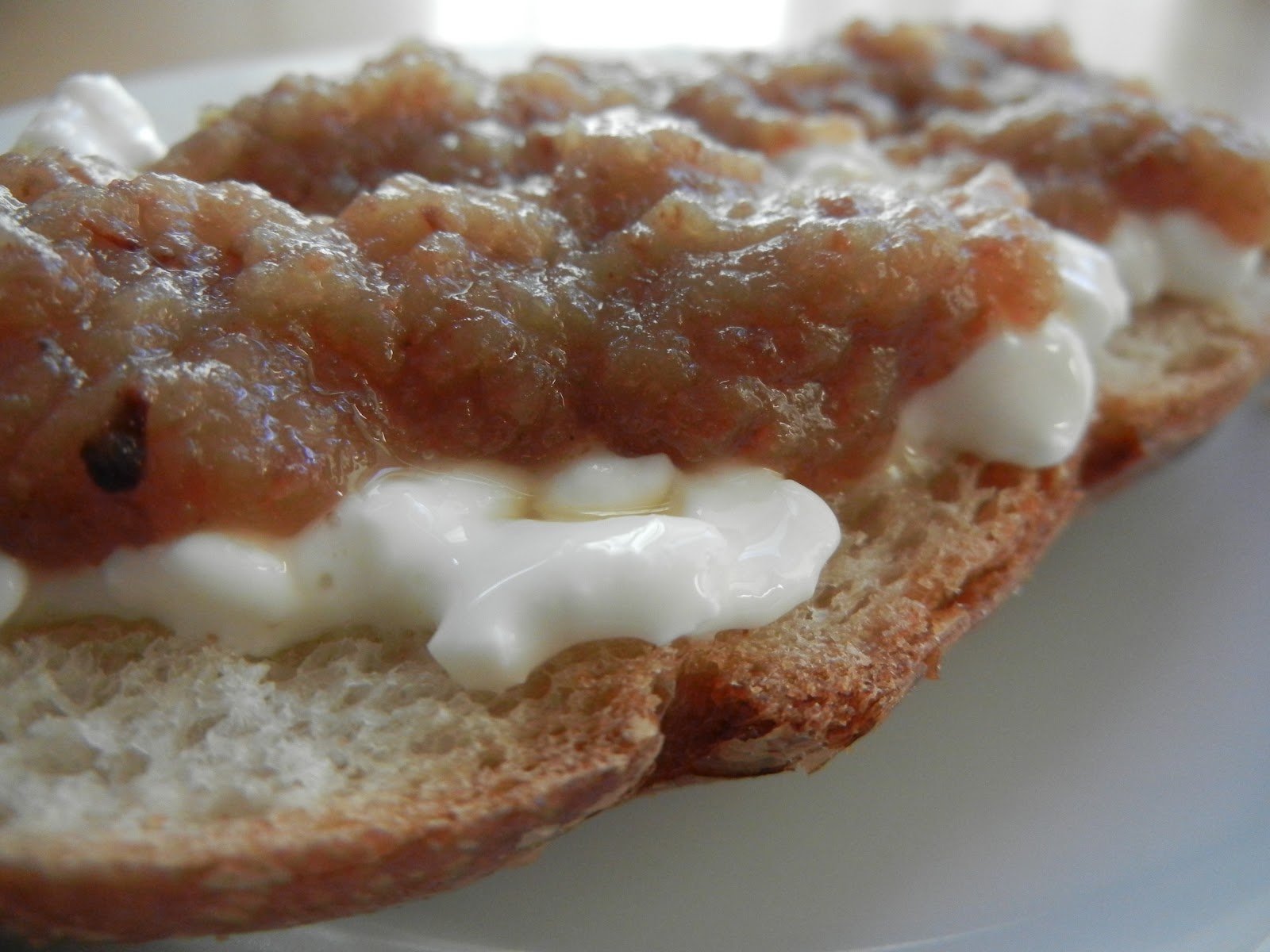 Coconut Love: {BabyFoodie} Apple, Raisin & Cinnamon Purée