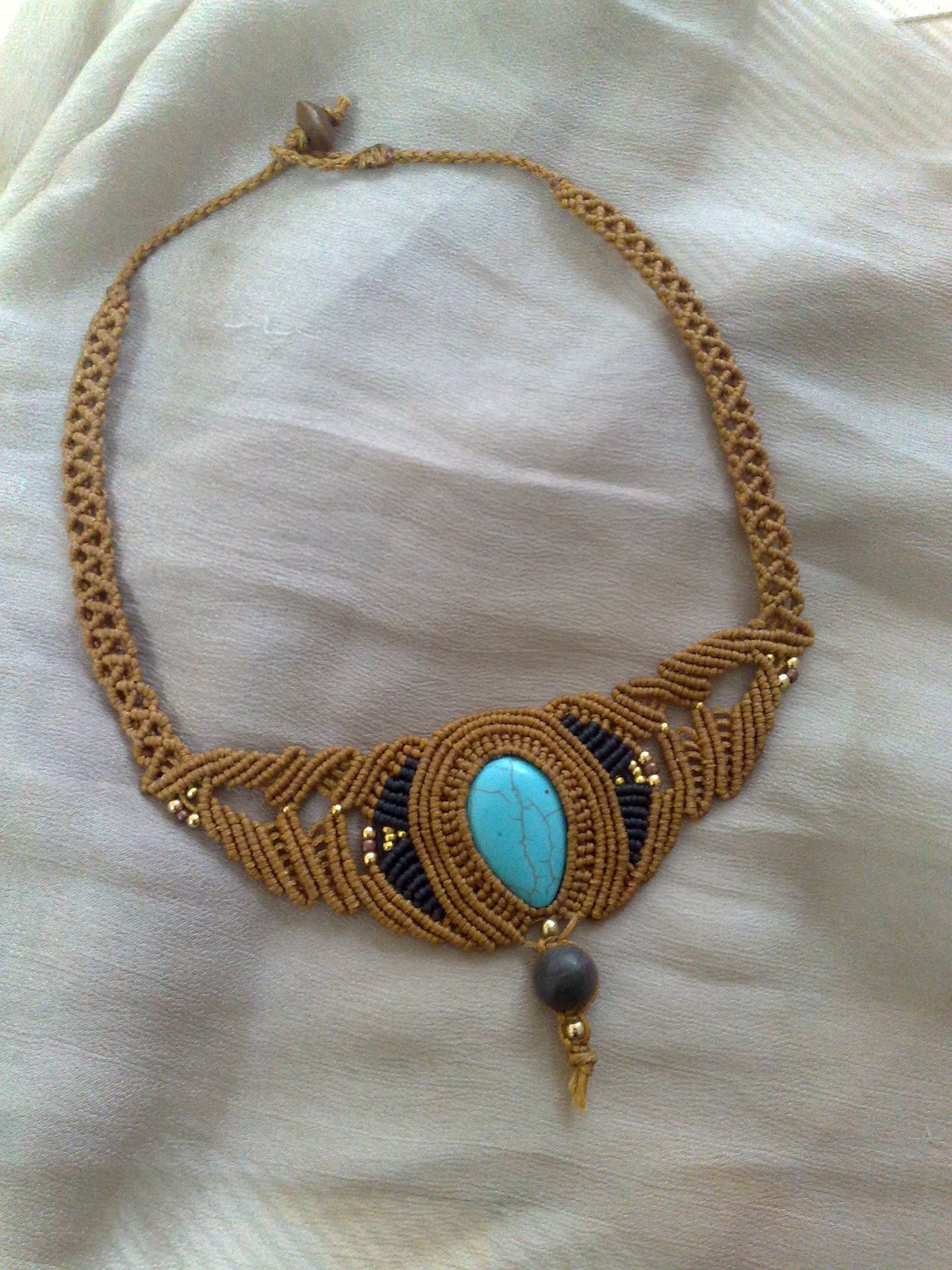 6rb - intrecci di perle e nodi: collane macramè e cabochon