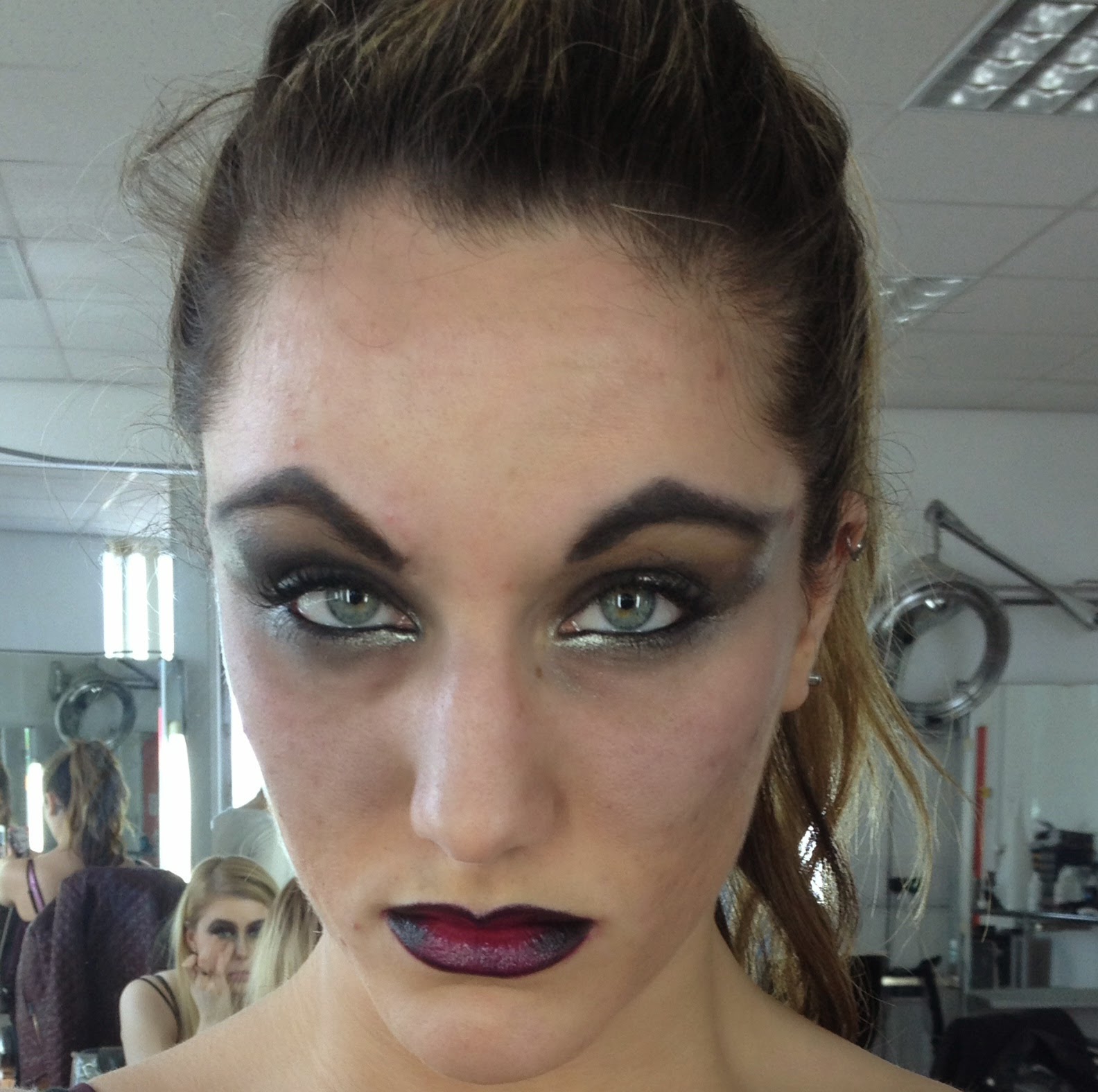 Level 4 Make up in Motion : Creating Evil eyeshadow and Evil eyebrows