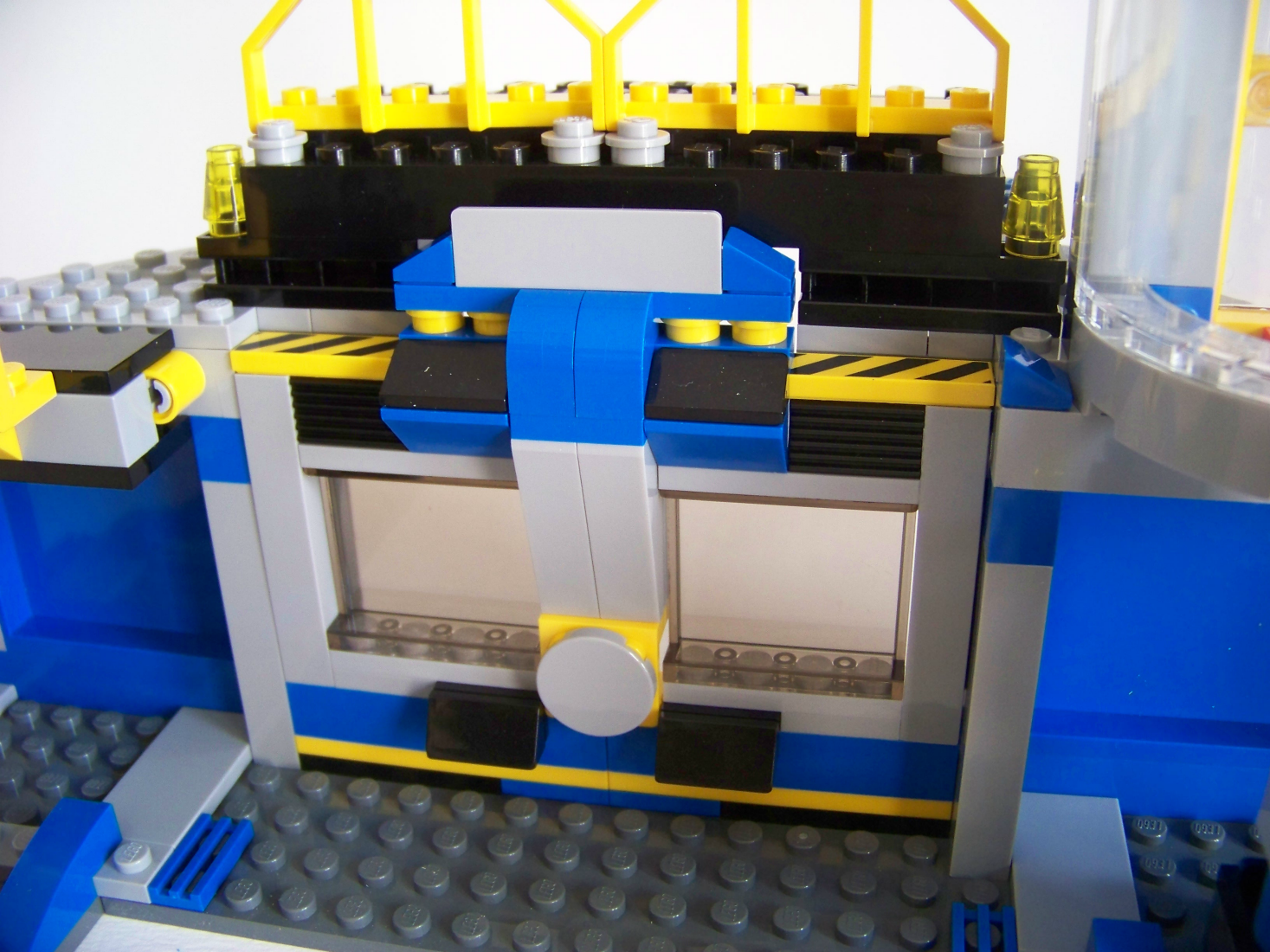 Cavort: LEGO Hulk Smash Lab Set Review (without minifigures)