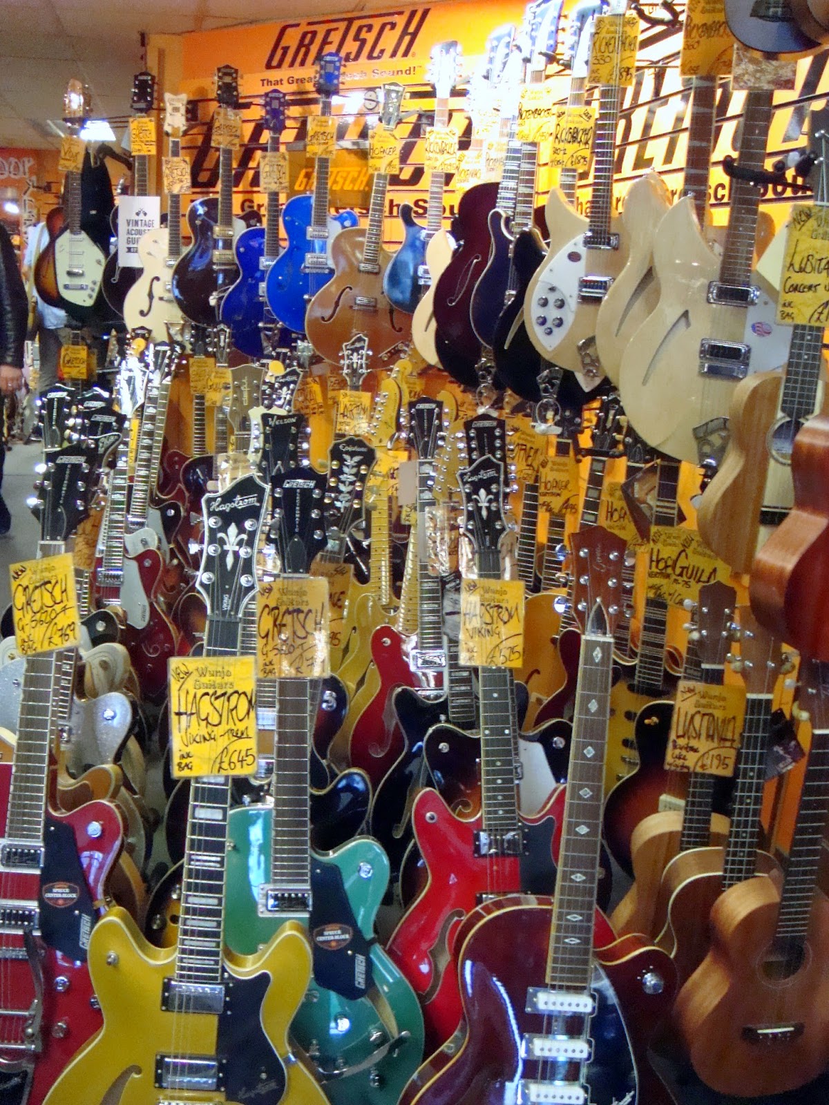 Música en Imatges: Un paradís d'instruments musicals: Denmark Street