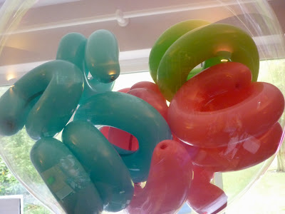 The Very Best Balloon Blog: The 'Noodle' Balloon - balloons inside a ...